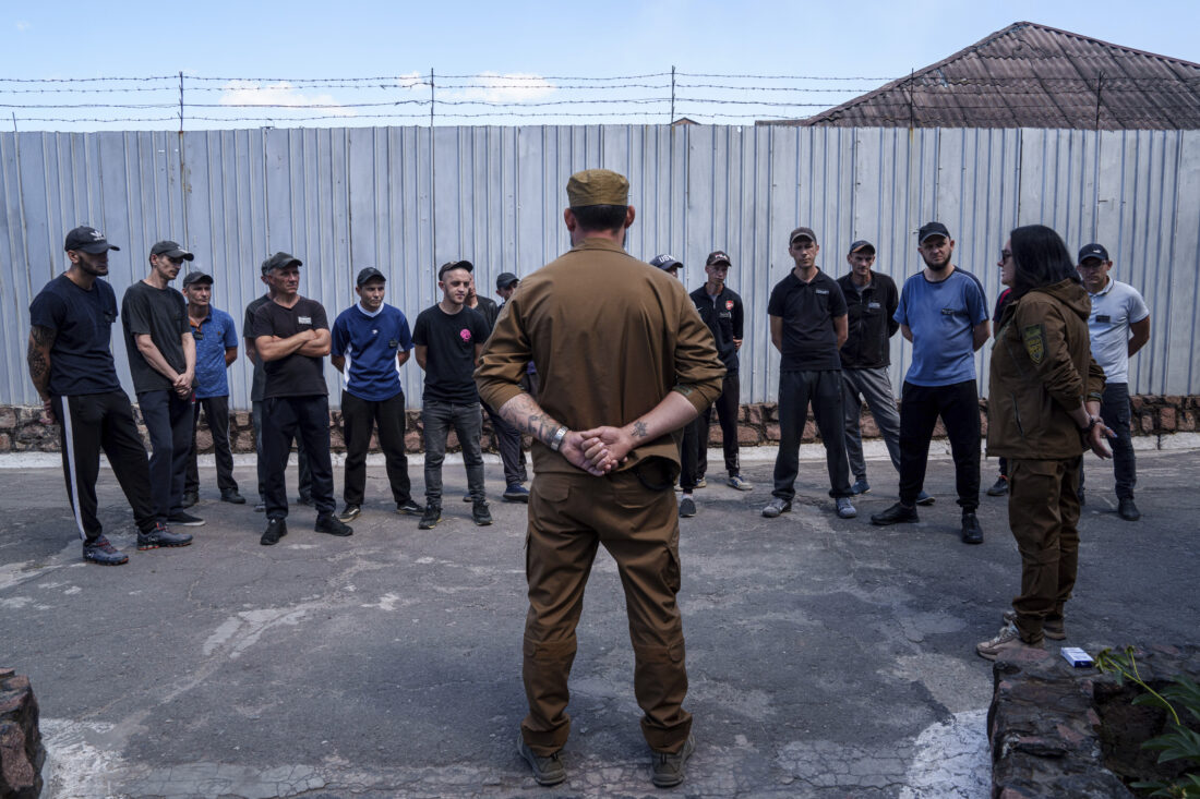 Ukraine is releasing thousands of prisoners so they can join the fight ...